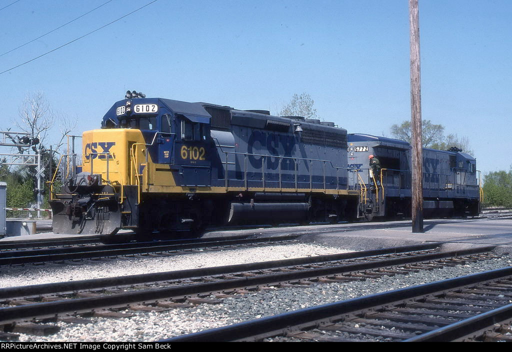 CSX 6102 and 5772
